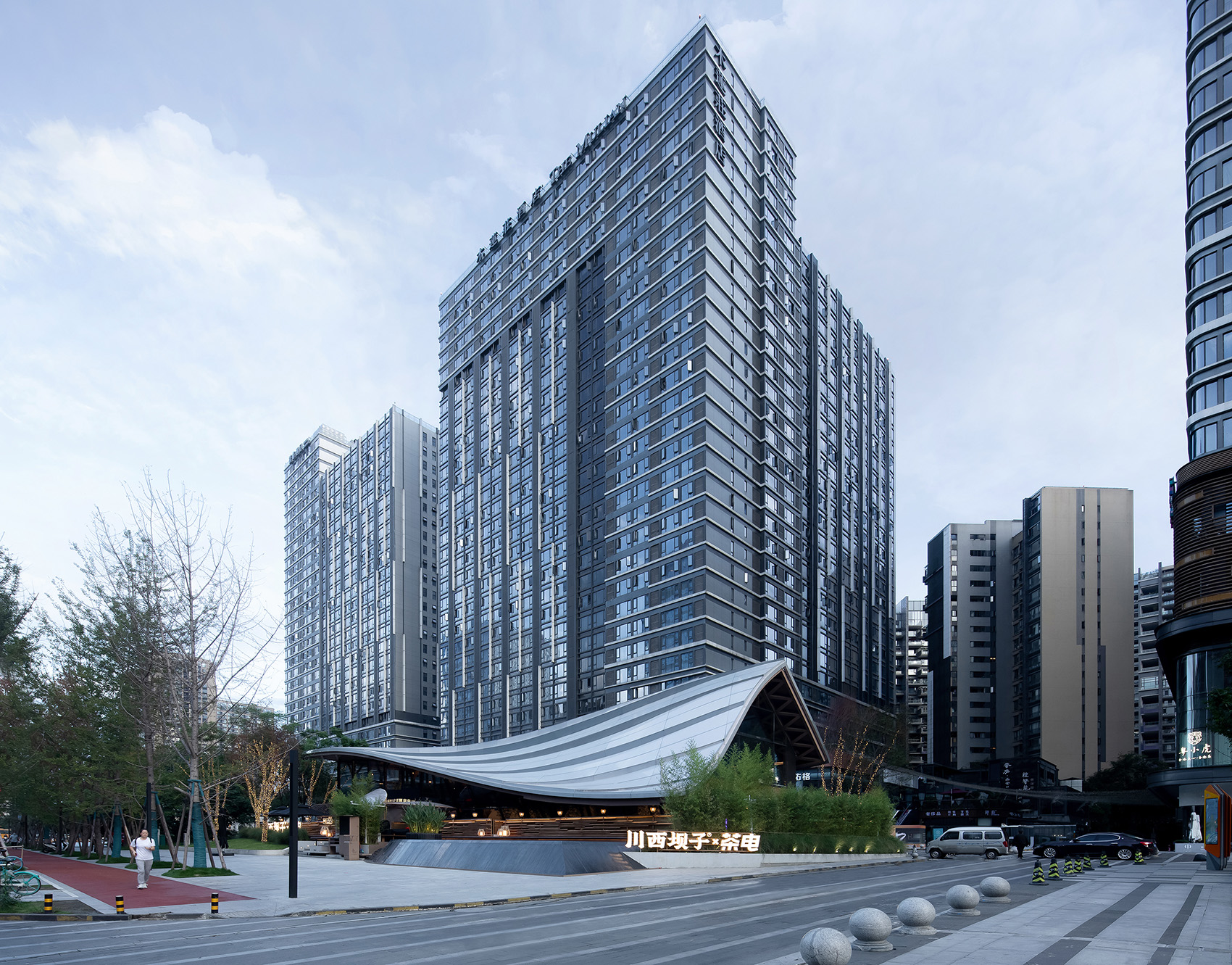 Timber-Roofed Restaurant on Jiaozi Avenue, China by BEHIVE Architects ...