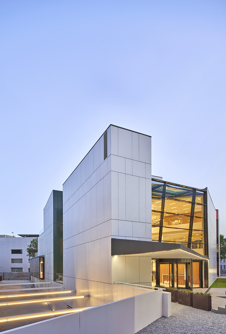 New Magic Box Headquarters by OMA Octavio Mestre Arquitectos + Elastiko ...