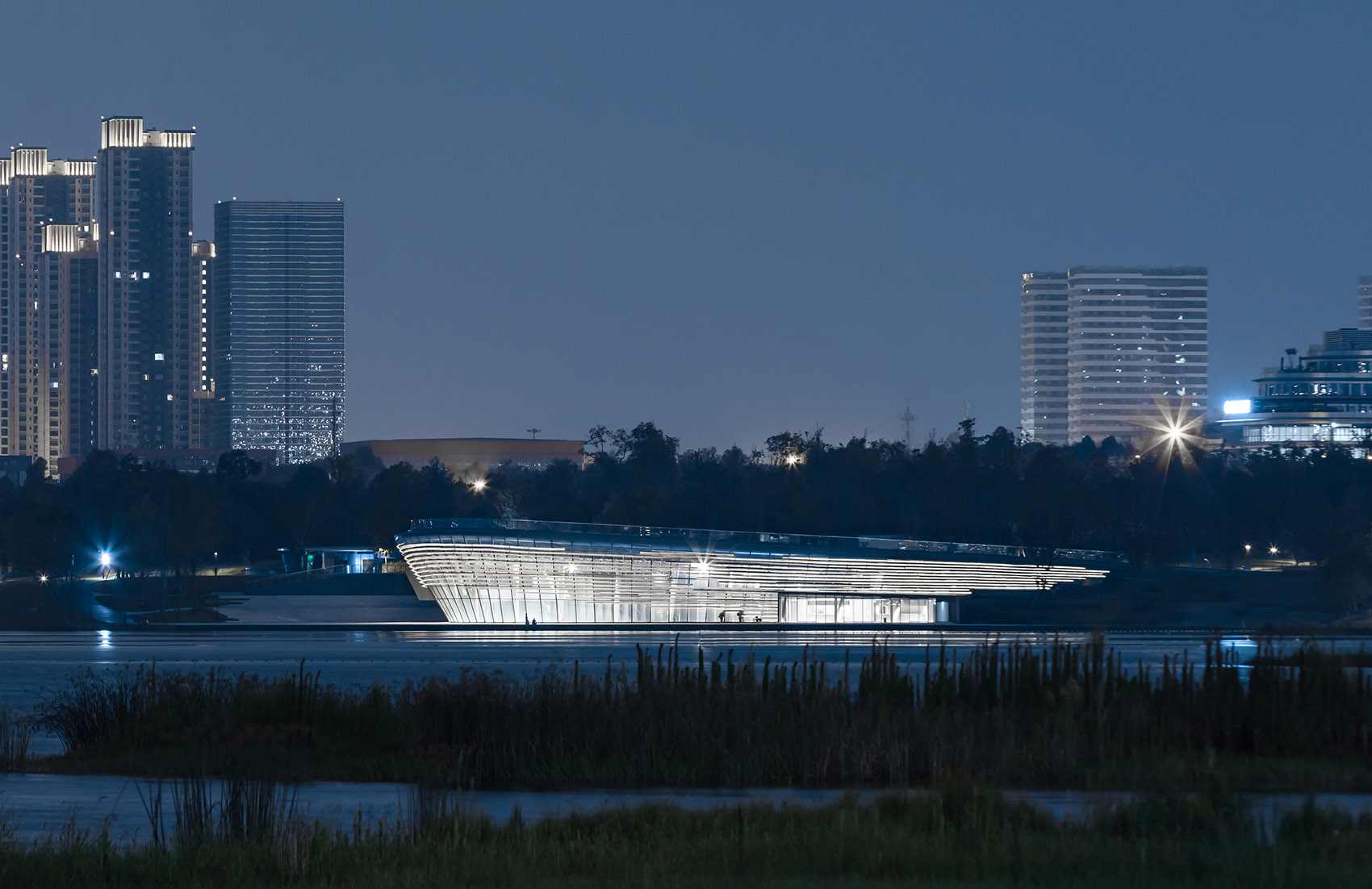 Xinglong Lake Roadshow Center by TEKTONN ARCHITECTS - 谷德设计网