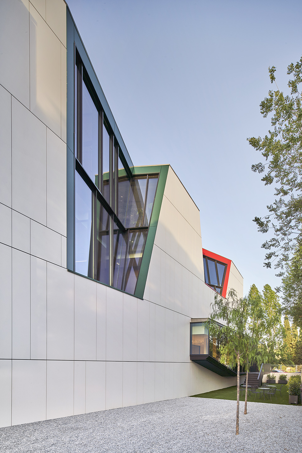 New Magic Box Headquarters by OMA Octavio Mestre Arquitectos + Elastiko ...