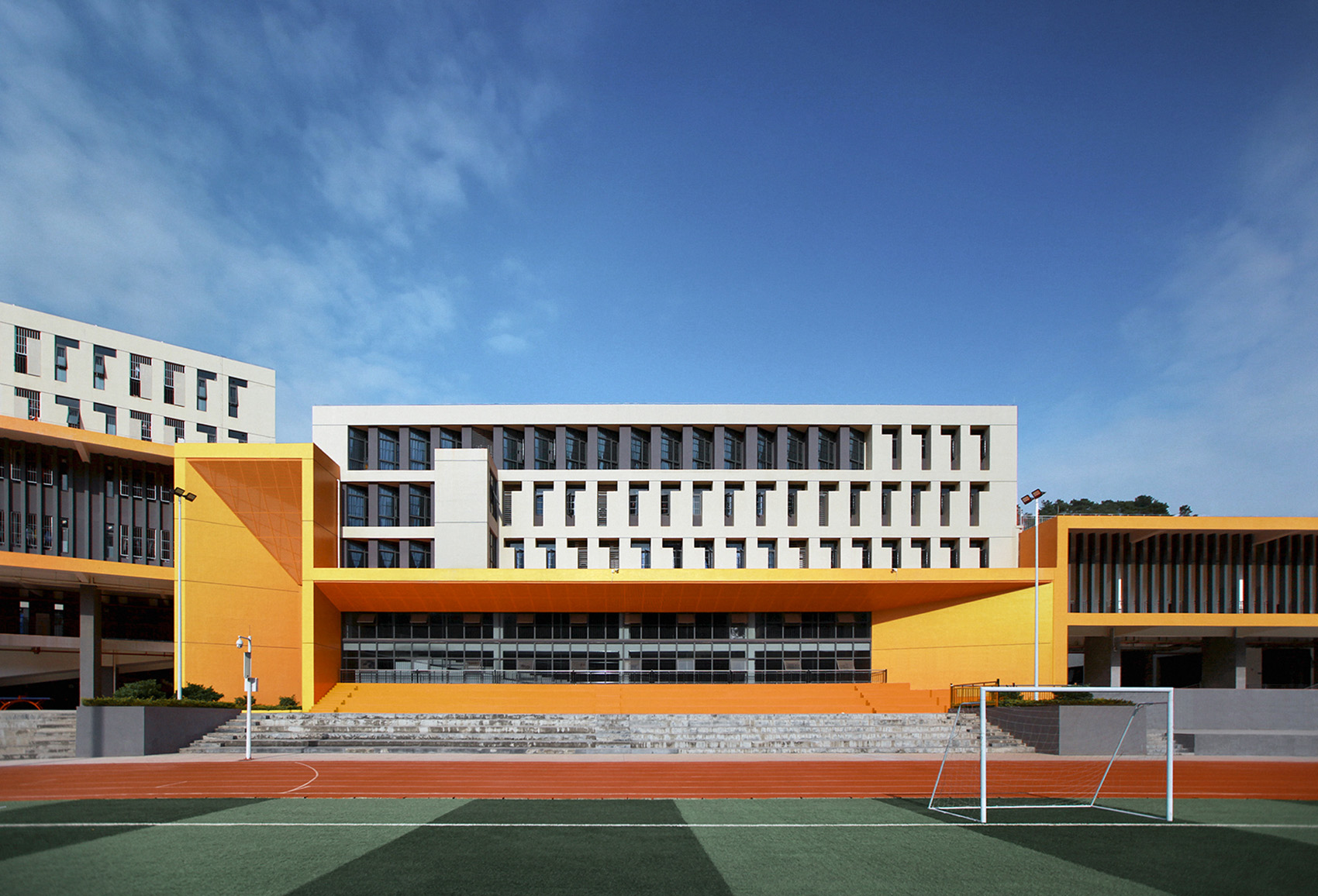 Heyuan Dong an School, China by SCUT - 谷德设计网