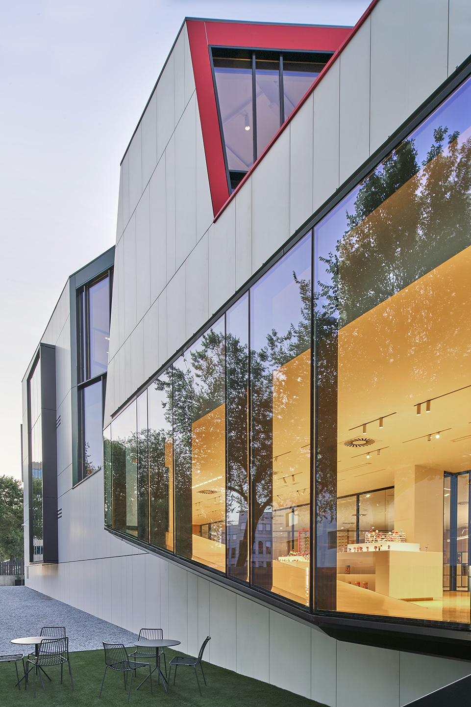 New Magic Box Headquarters by OMA Octavio Mestre Arquitectos + Elastiko ...