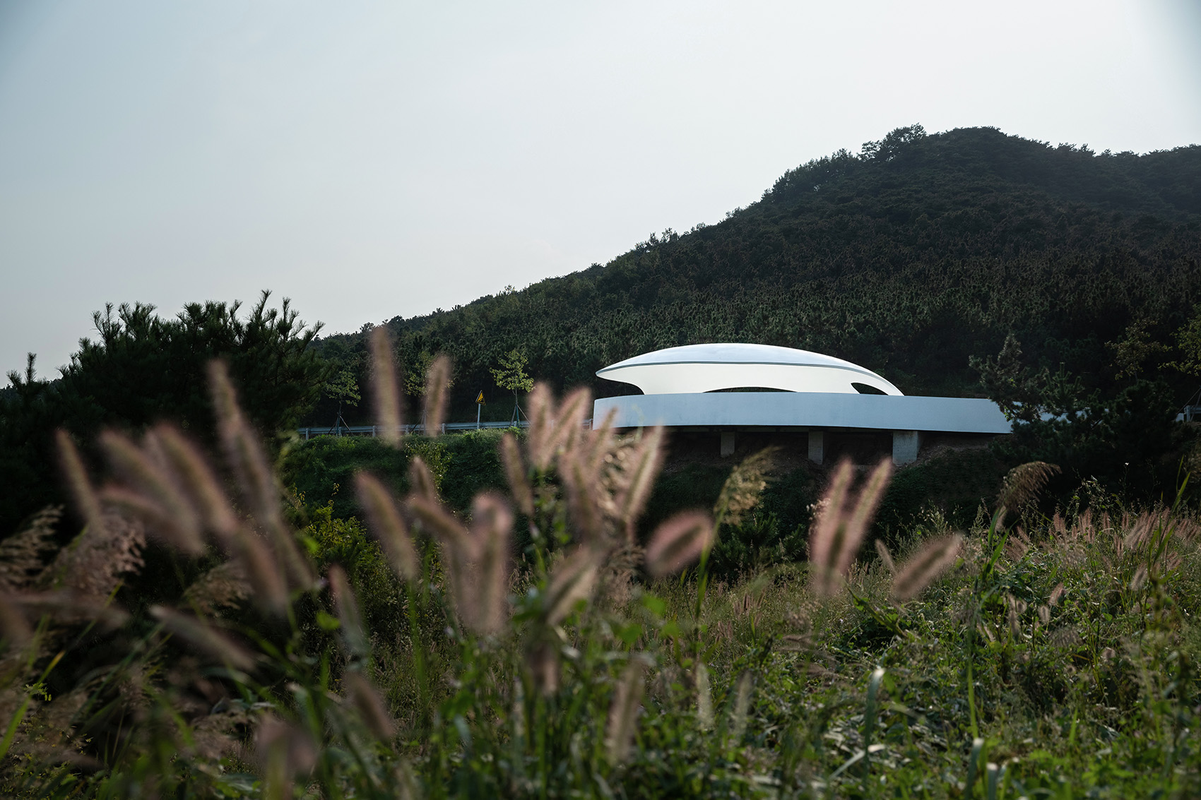 “One Leaf Tea Pavilion” in Rizhao Lanshan by Kong Xiangwei Studio - 谷德设计网
