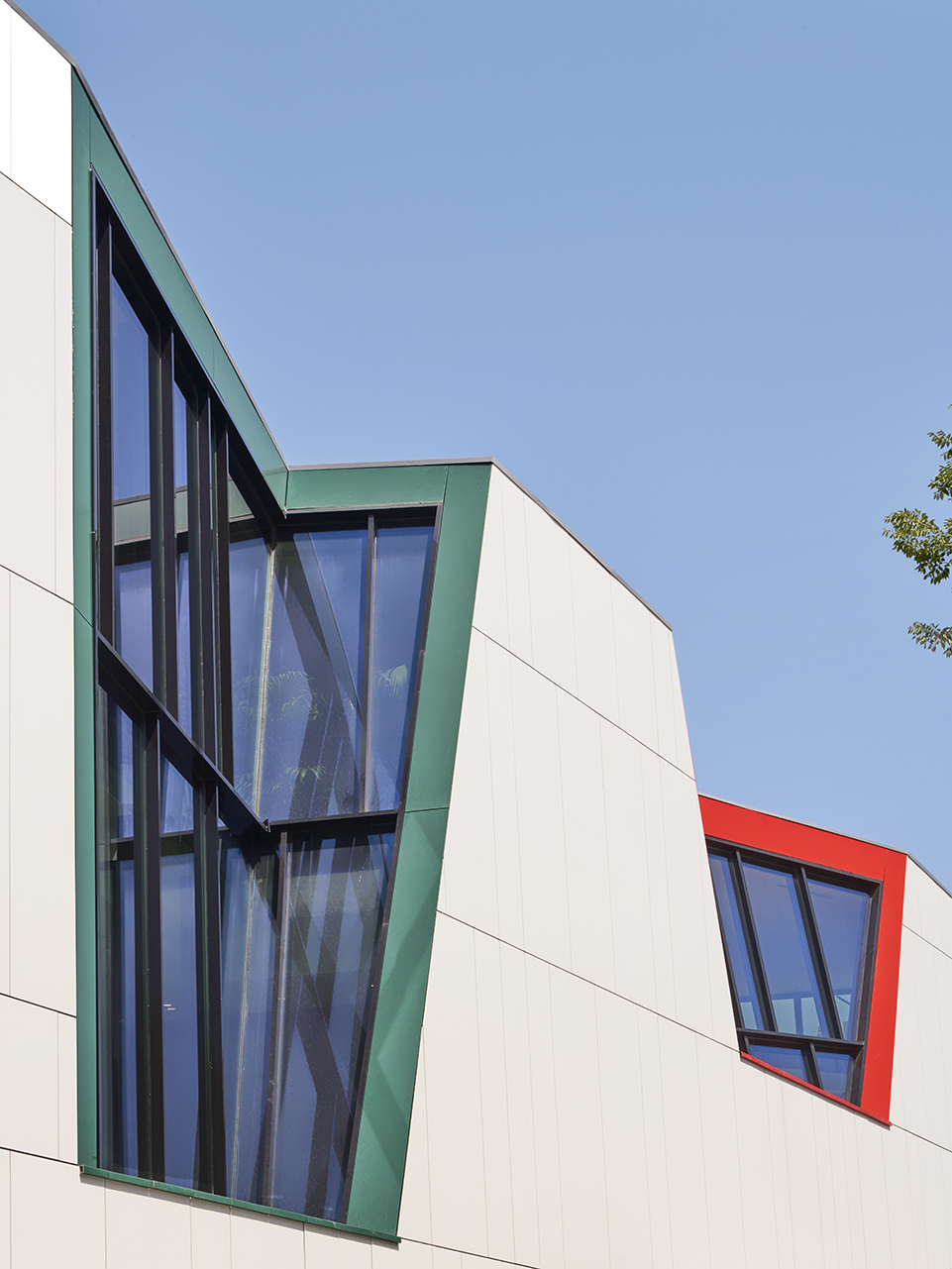 New Magic Box Headquarters by OMA Octavio Mestre Arquitectos + Elastiko ...