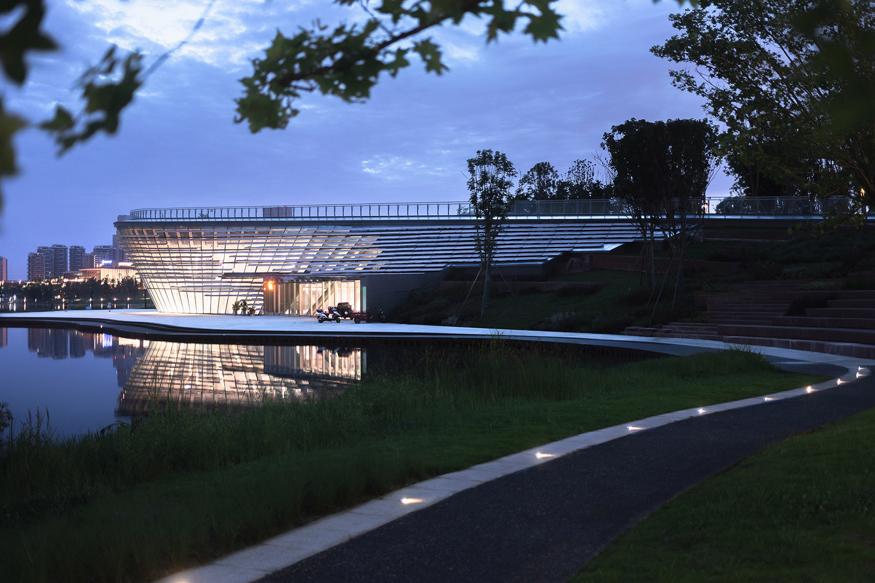 Xinglong Lake Roadshow Center by TEKTONN ARCHITECTS - 谷德设计网