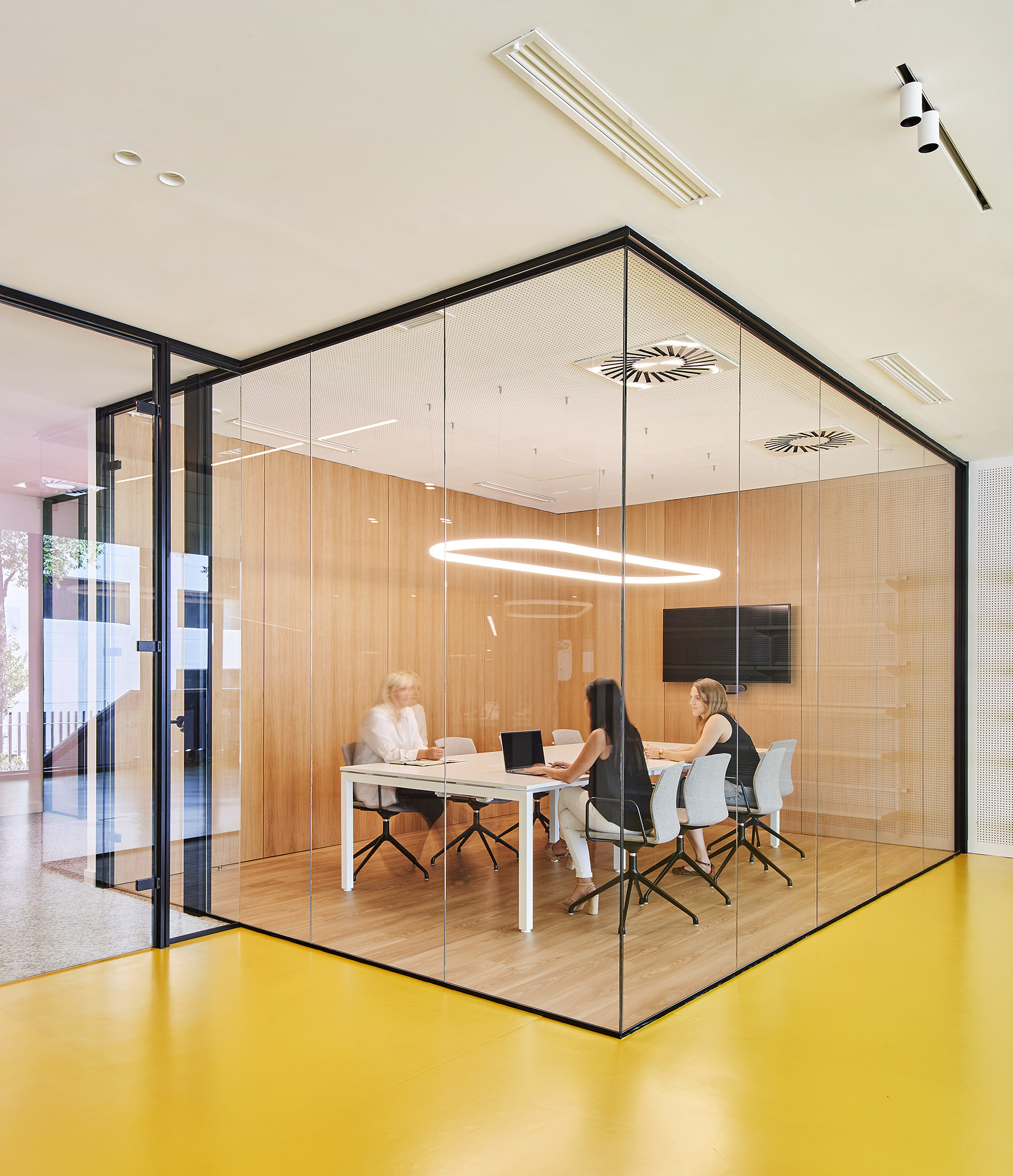 New Magic Box Headquarters by OMA Octavio Mestre Arquitectos + Elastiko ...