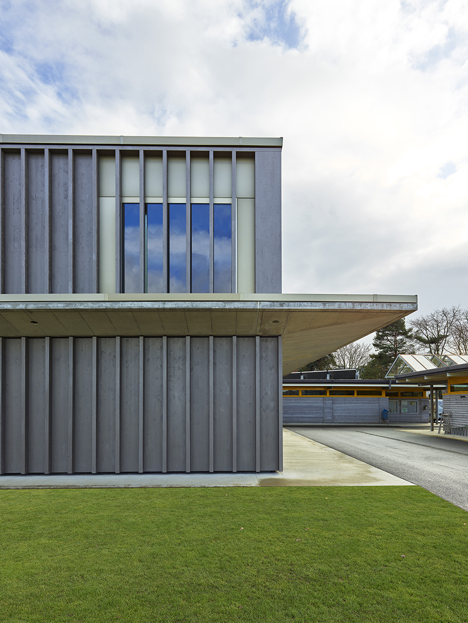 Les Vergers Sports Center, Meyrin, Geneva by AM Architectes - 谷德设计网