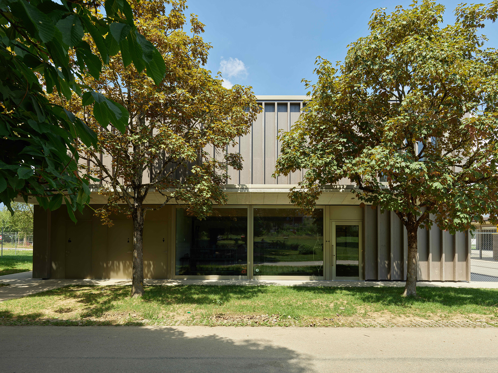 Les Vergers Sports Center, Meyrin, Geneva by AM Architectes - 谷德设计网