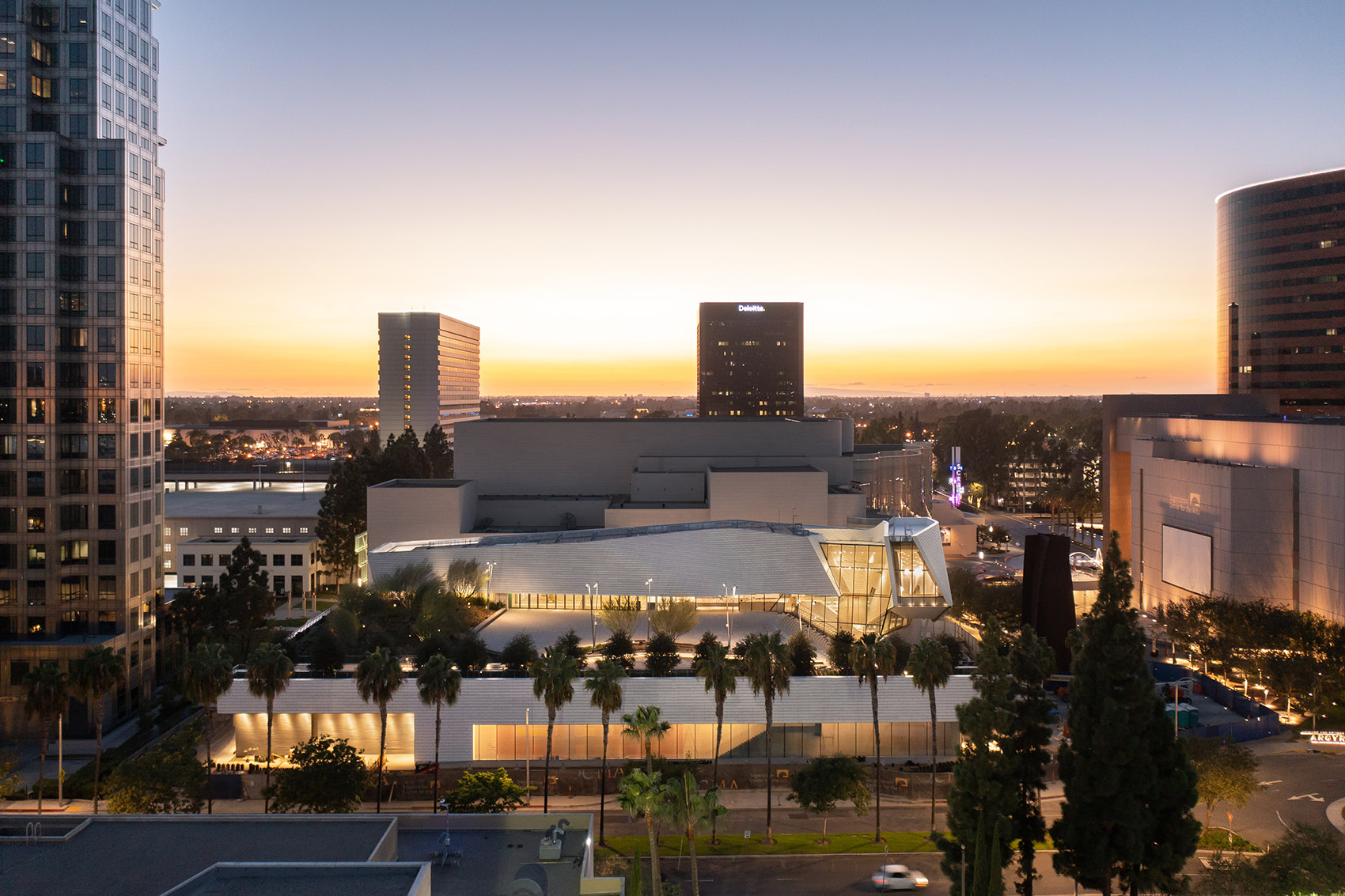 Orange County Museum of Art by Morphosis - 谷德设计网