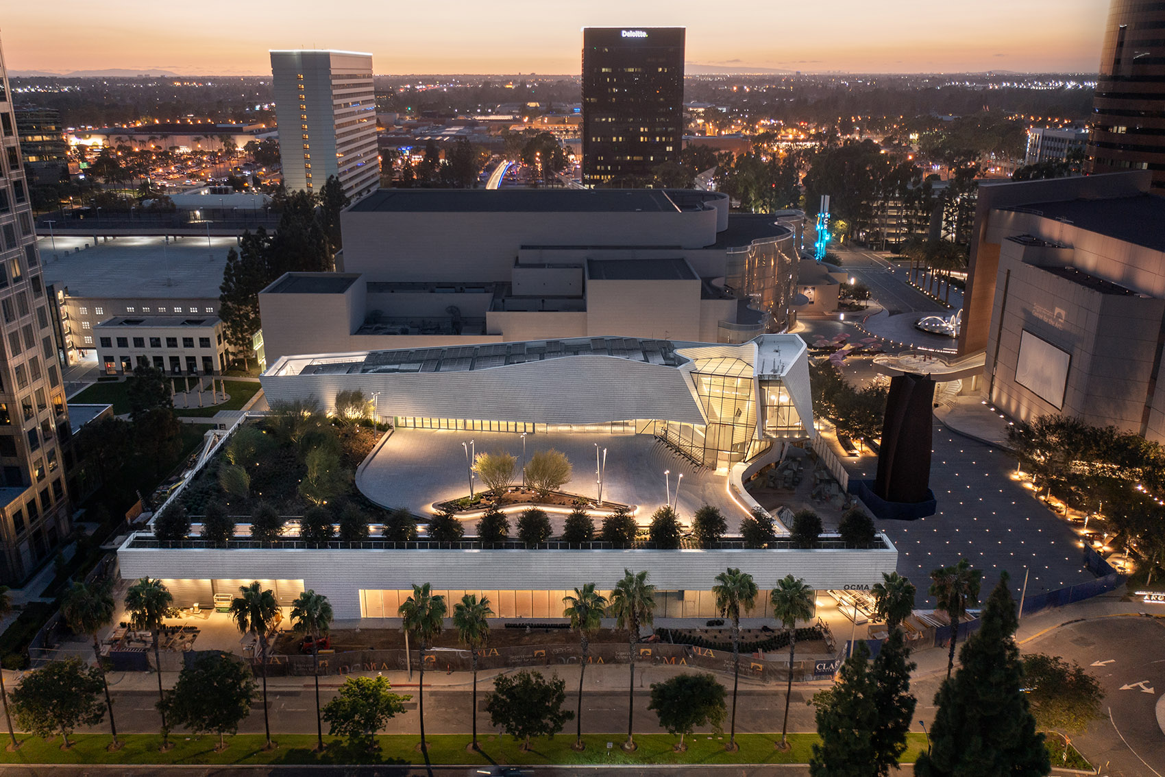 Orange County Museum of Art by Morphosis - 谷德设计网
