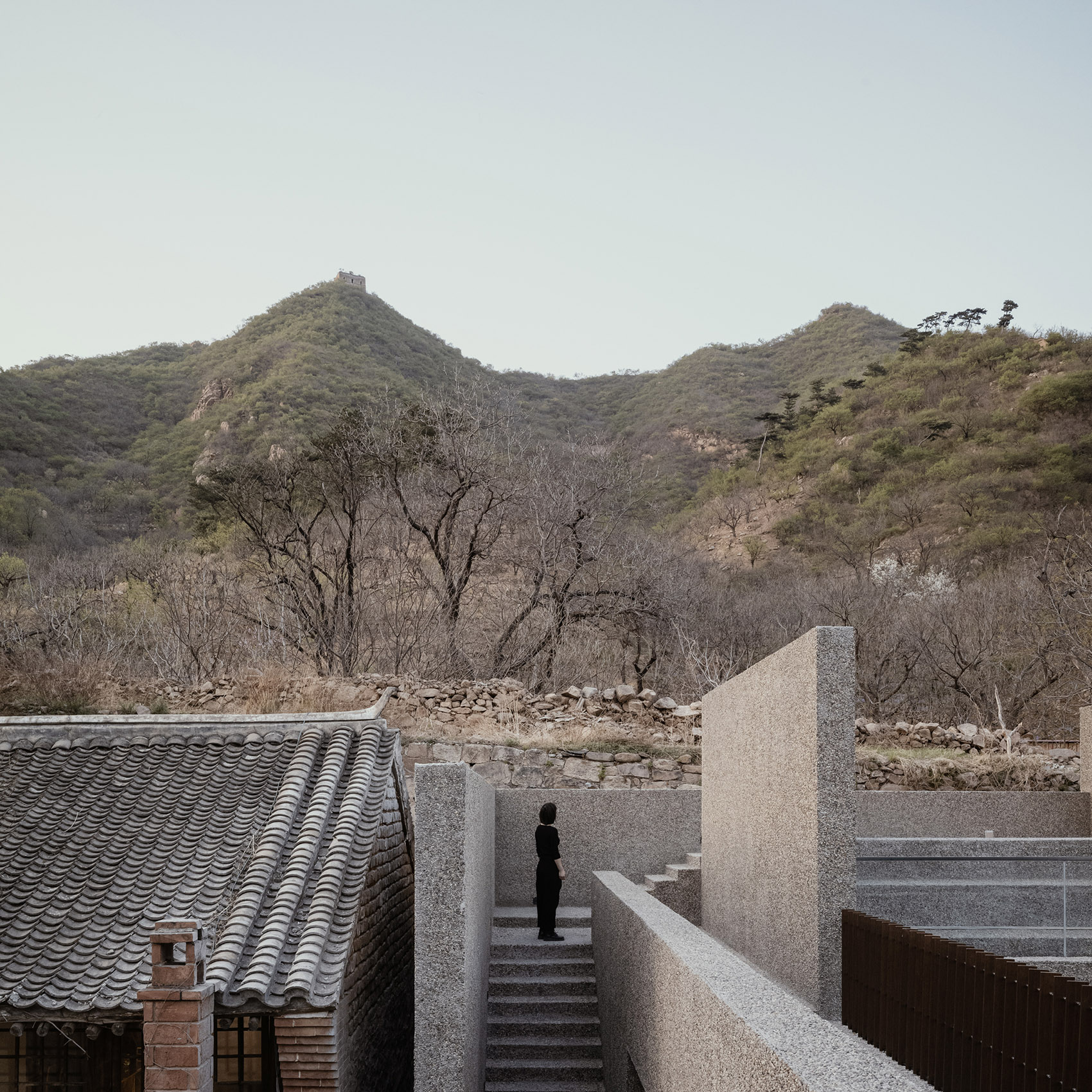 Slow Courtyard in the Hills: A Bridge under the Great Wall by nsaaa - 谷德设计网
