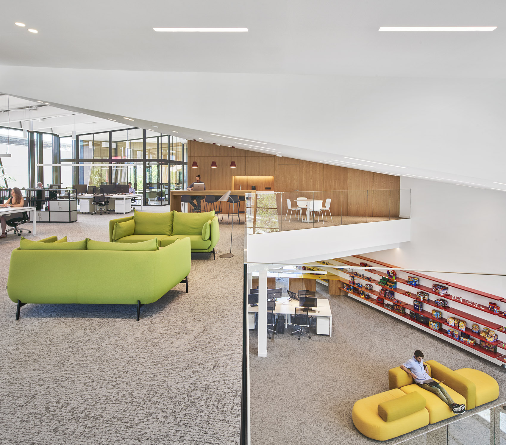 New Magic Box Headquarters by OMA Octavio Mestre Arquitectos + Elastiko ...