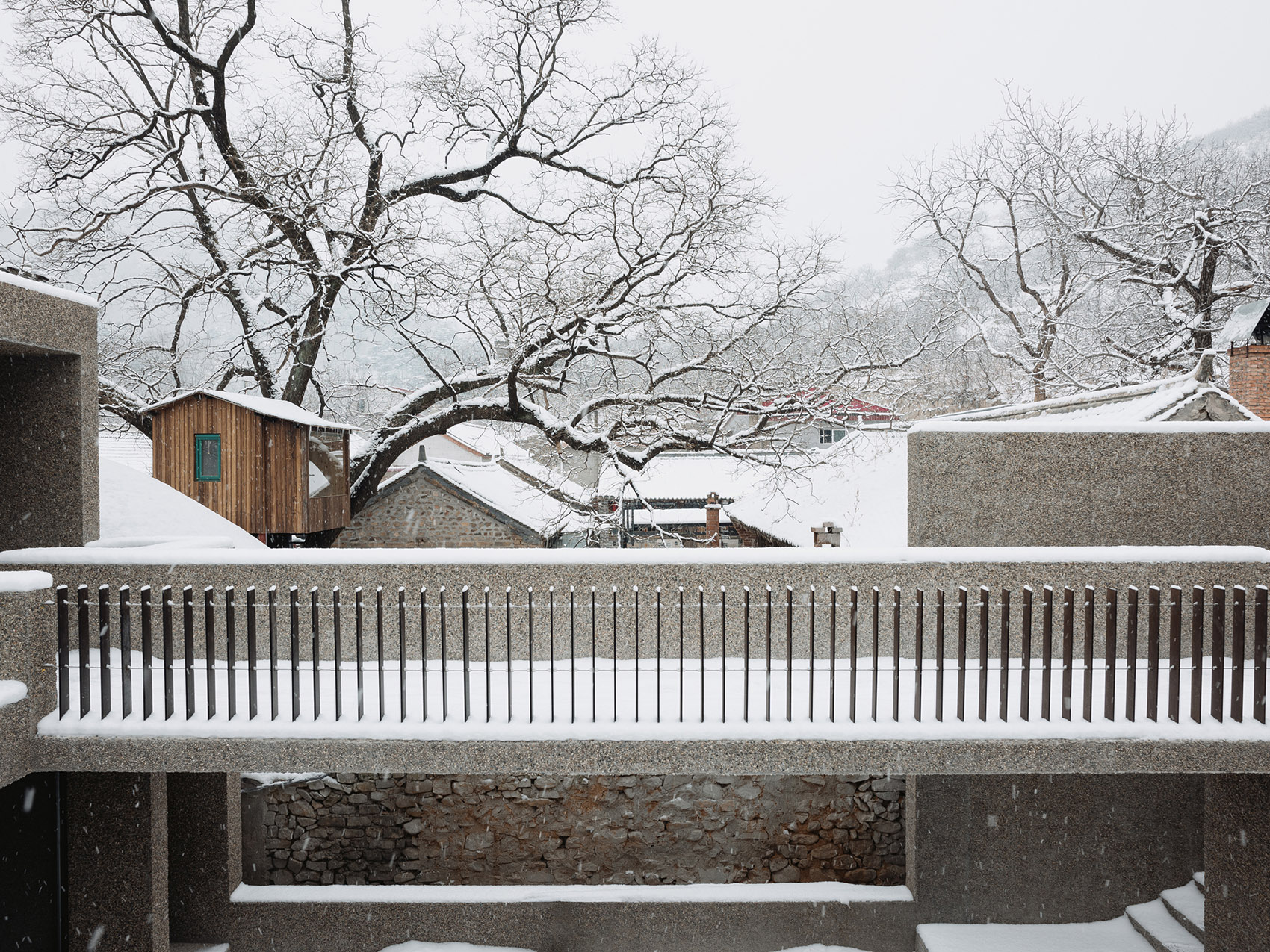 Slow Courtyard in the Hills: A Bridge under the Great Wall by nsaaa - 谷德设计网