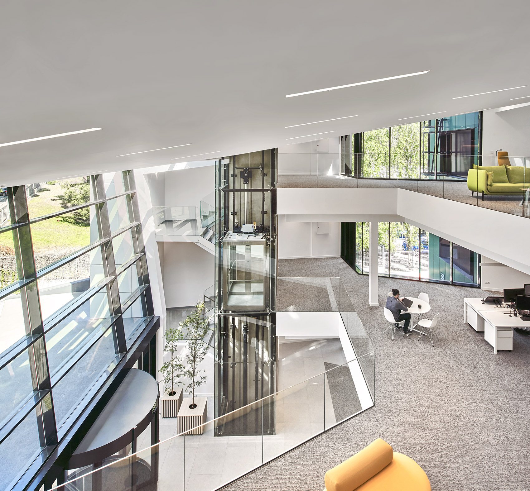 New Magic Box Headquarters by OMA Octavio Mestre Arquitectos + Elastiko ...