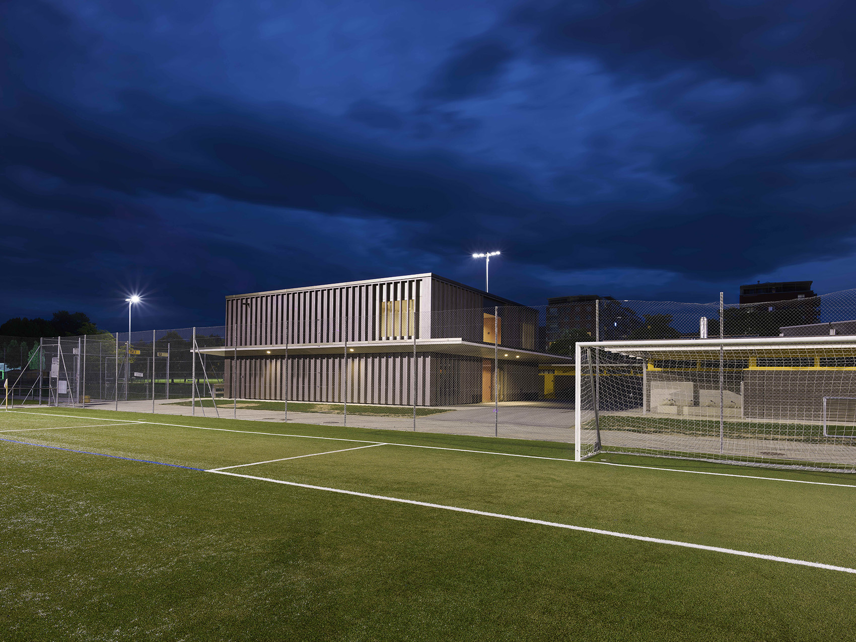 Les Vergers Sports Center, Meyrin, Geneva by AM Architectes - 谷德设计网