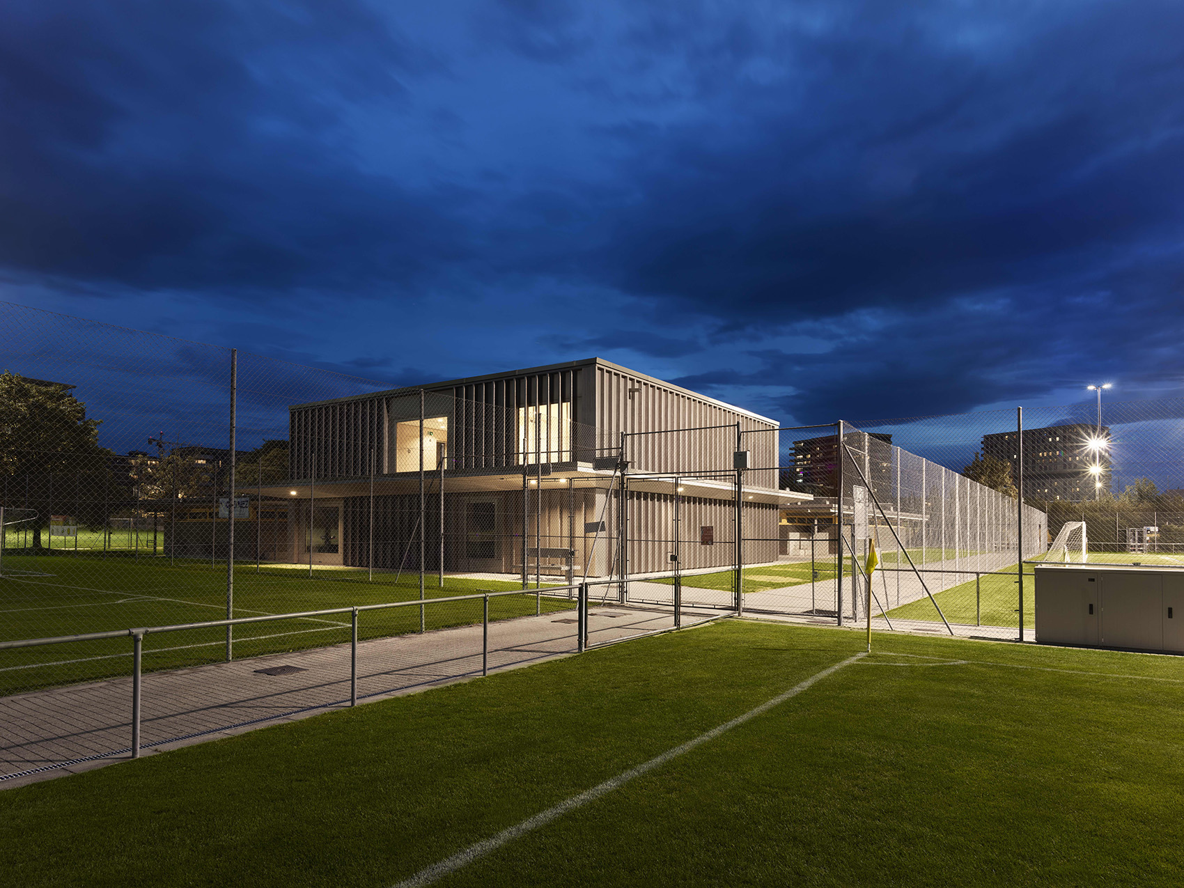 Les Vergers Sports Center, Meyrin, Geneva by AM Architectes - 谷德设计网