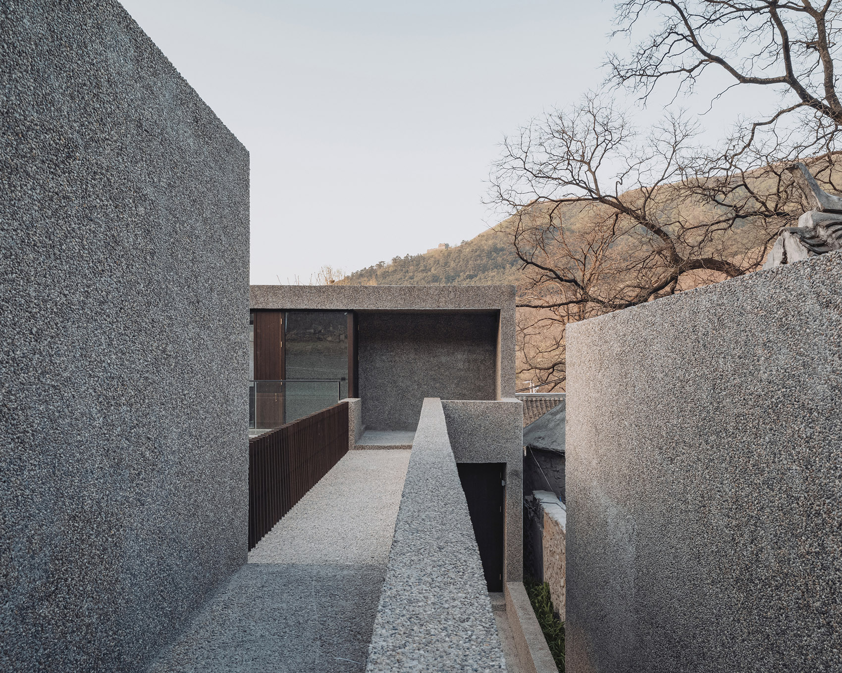 Slow Courtyard in the Hills: A Bridge under the Great Wall by nsaaa - 谷德设计网