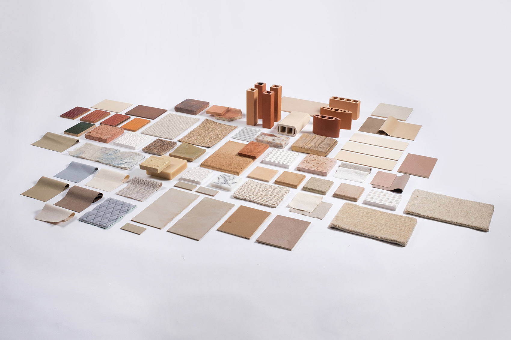 AMO Designs Three Shop-in-shops for JACQUEMUS in Paris and London - 谷德设计网