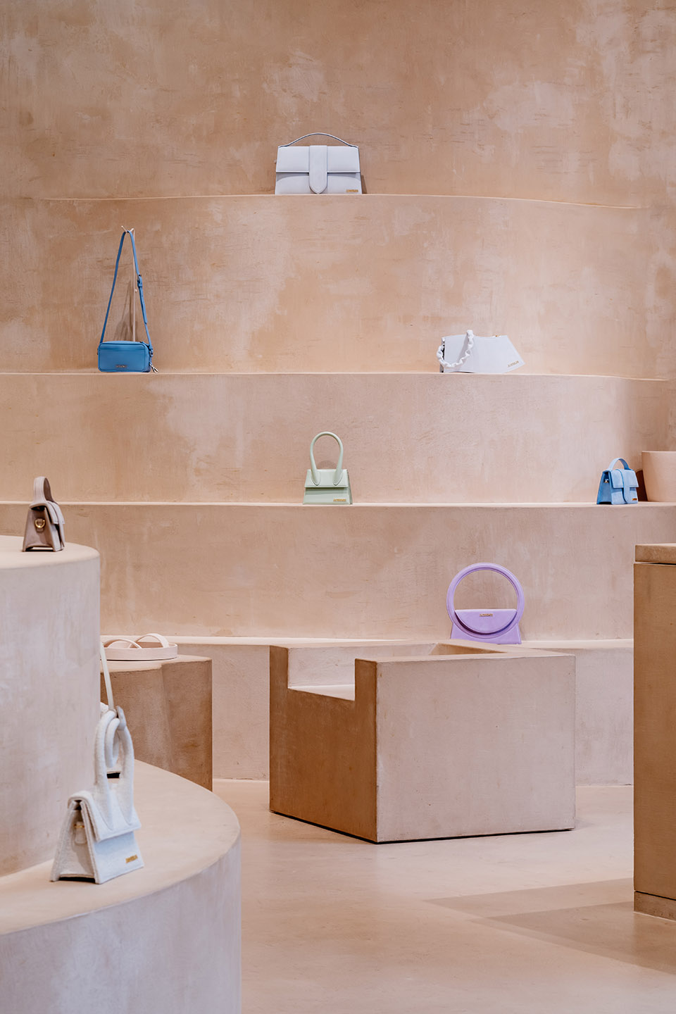 AMO Designs Three Shop-in-shops for JACQUEMUS in Paris and London - 谷德设计网