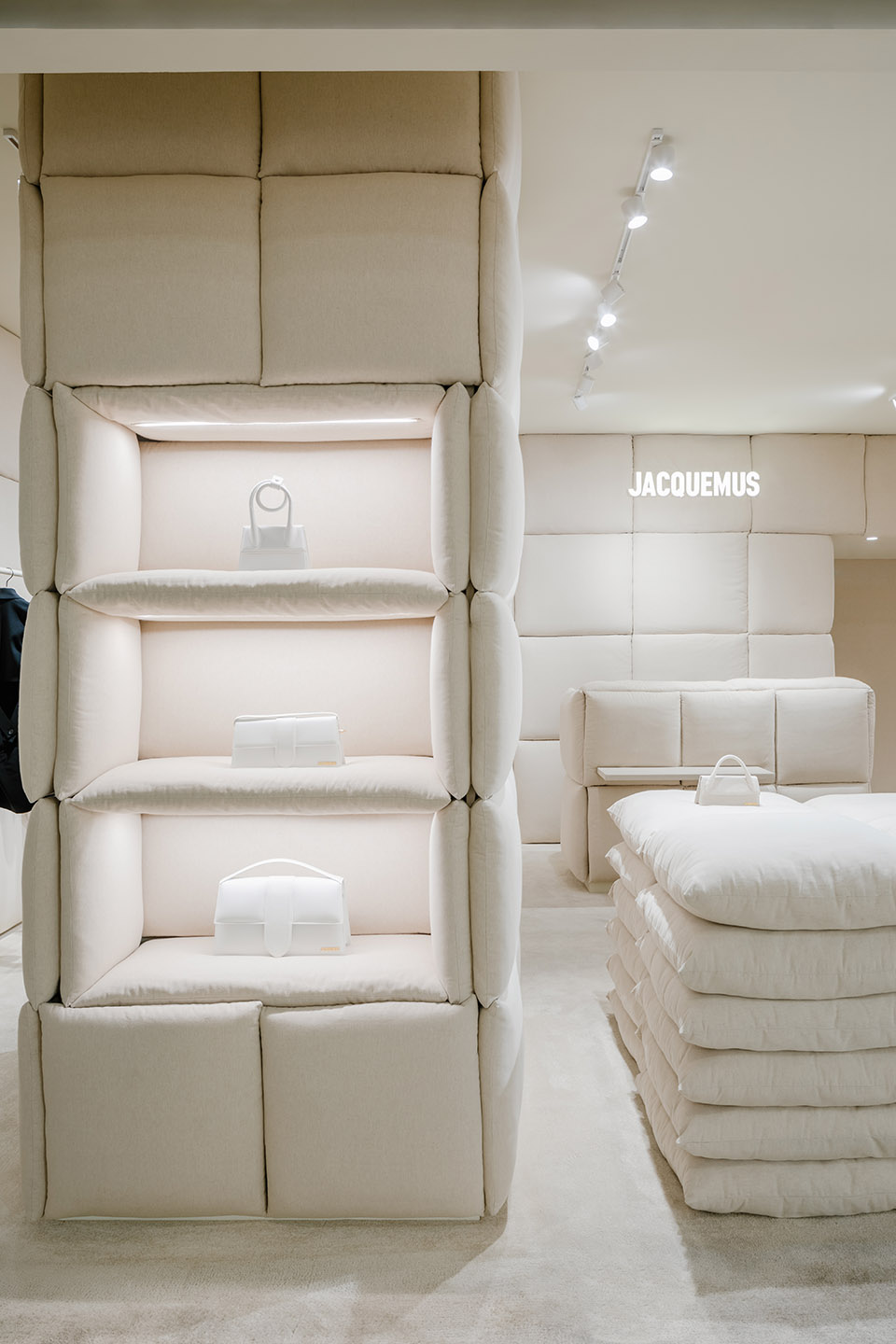 AMO Designs Three Shop-in-shops for JACQUEMUS in Paris and London - 谷德设计网