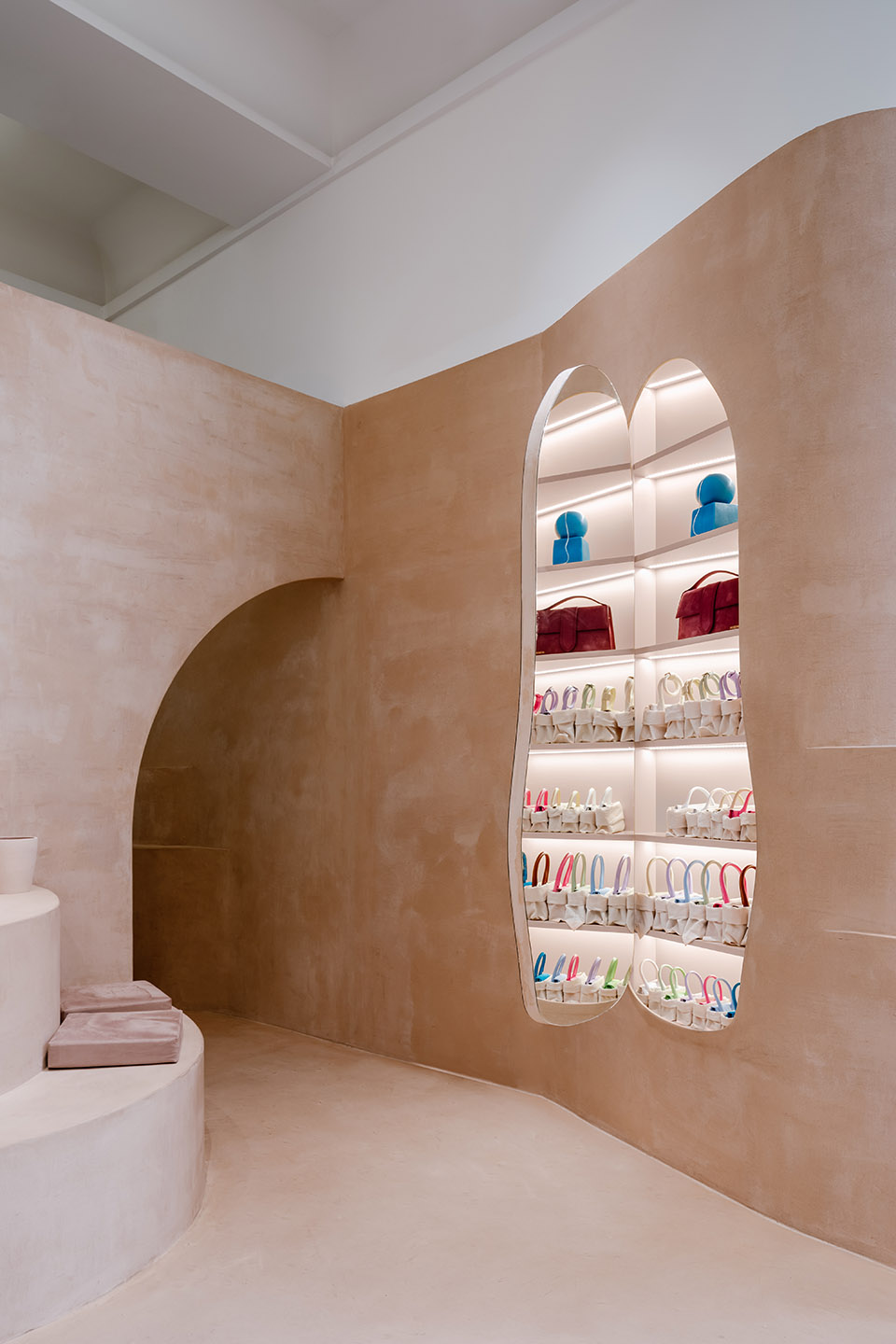 AMO Designs Three Shop-in-shops for JACQUEMUS in Paris and London - 谷德设计网