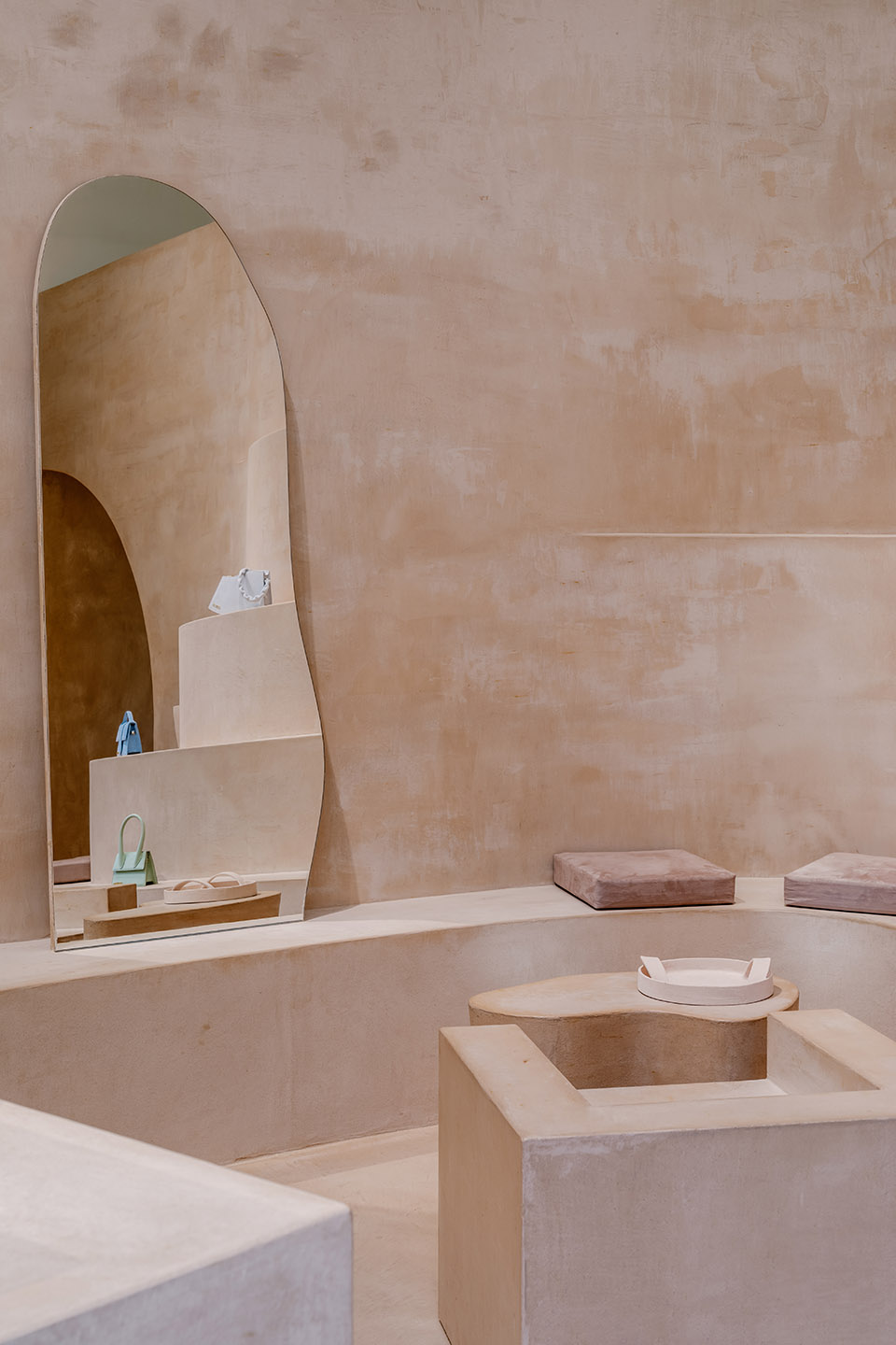 AMO Designs Three Shop-in-shops for JACQUEMUS in Paris and London - 谷德设计网
