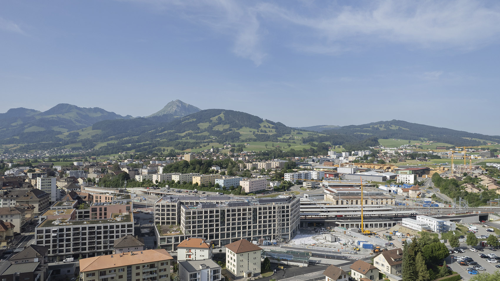 Velâdzo Bulle, Switzerland by IttenBrechbühl - 谷德设计网