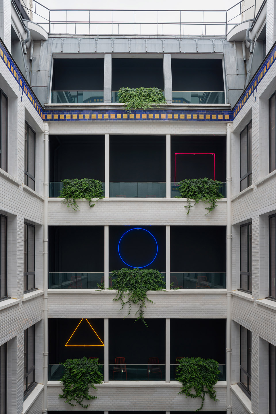 August Debouzy by studio razavi architecture - 谷德设计网