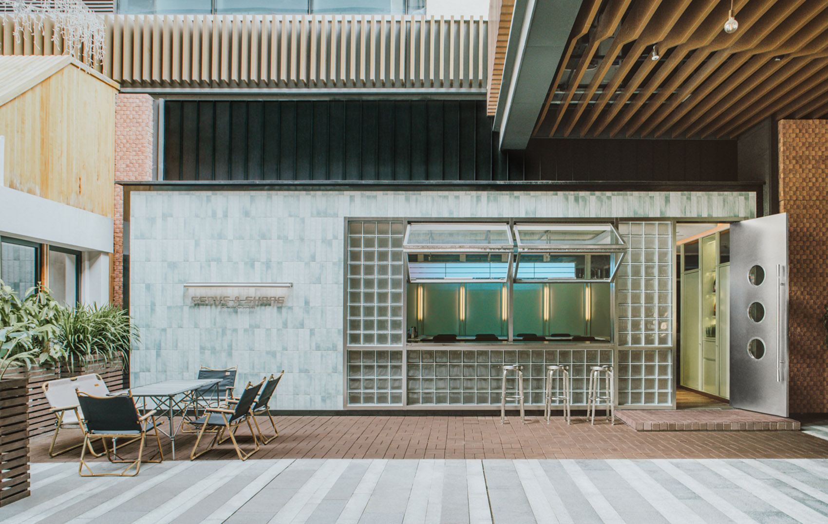 Chengdu Serve & Share Cocktail Bar by PRONOUNCED DESIGN - 谷德设计网