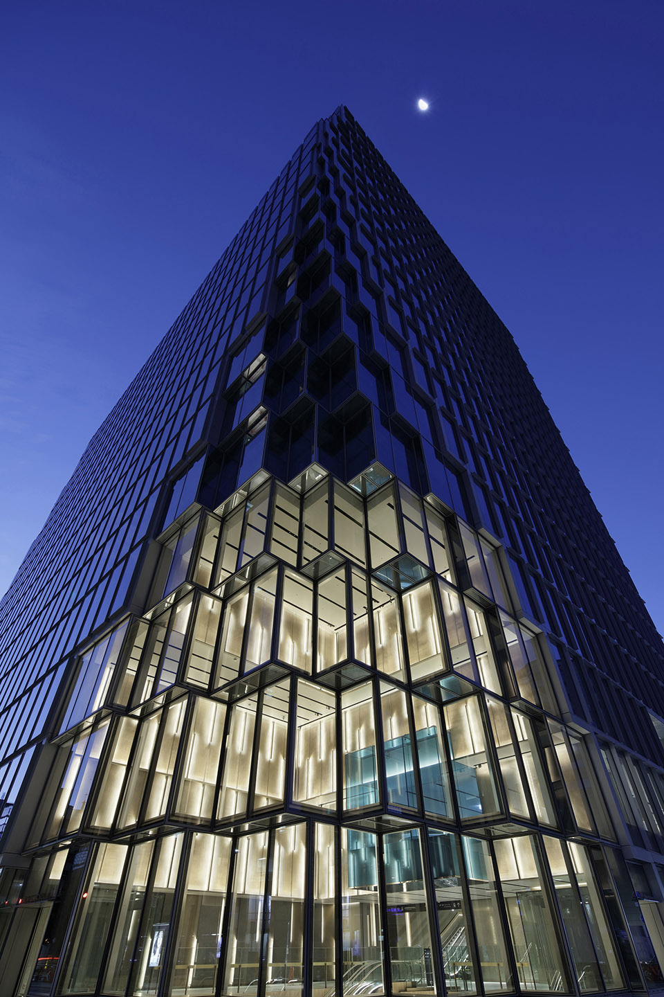 TENJIN BUSINESS CENTER BY CURIOSITY + OMA - 谷德设计网