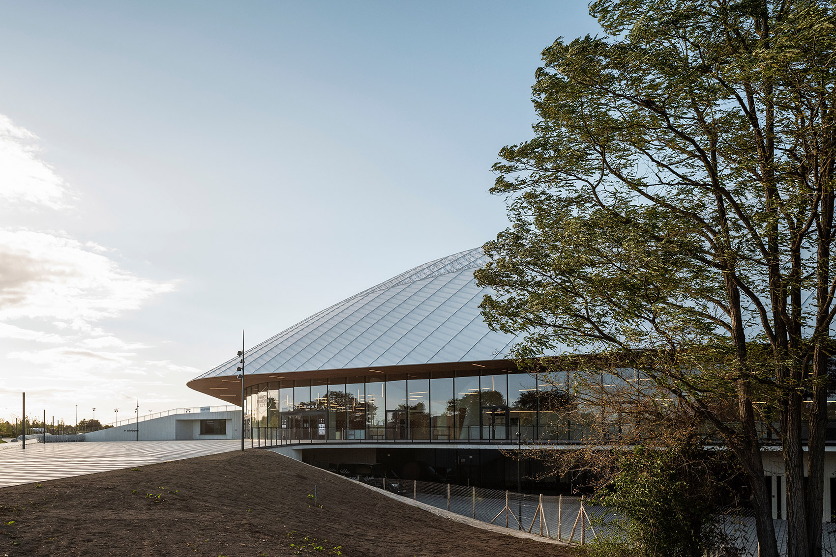 Espace Mayenne by Hérault Arnod Architectures - 谷德设计网