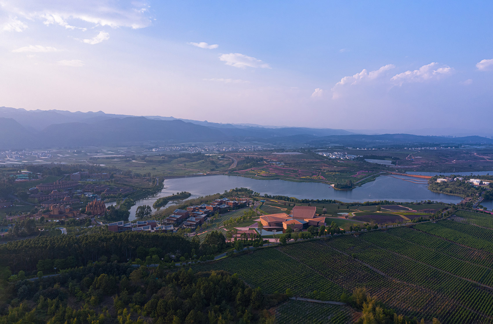 Yunnan Dongfengyun Art Center by Fanhao Meng – line+ & gad - 谷德设计网