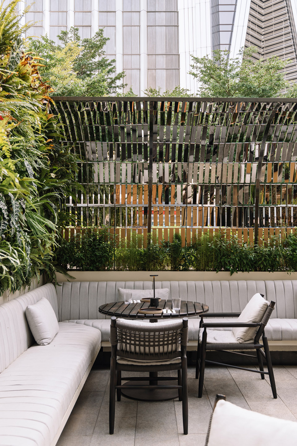 B3 Bar by RooMoo Design Studio - 谷德设计网