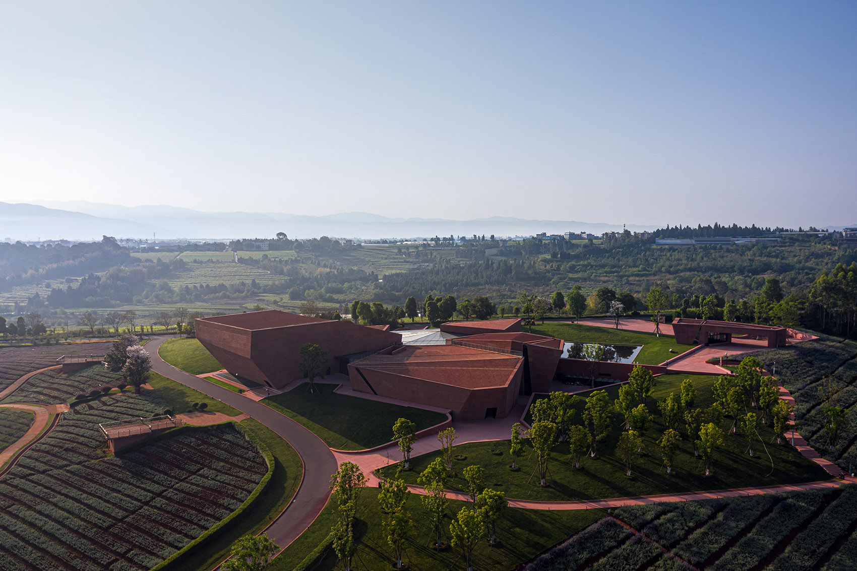 Yunnan Dongfengyun Art Center by Fanhao Meng – line+ & gad - 谷德设计网