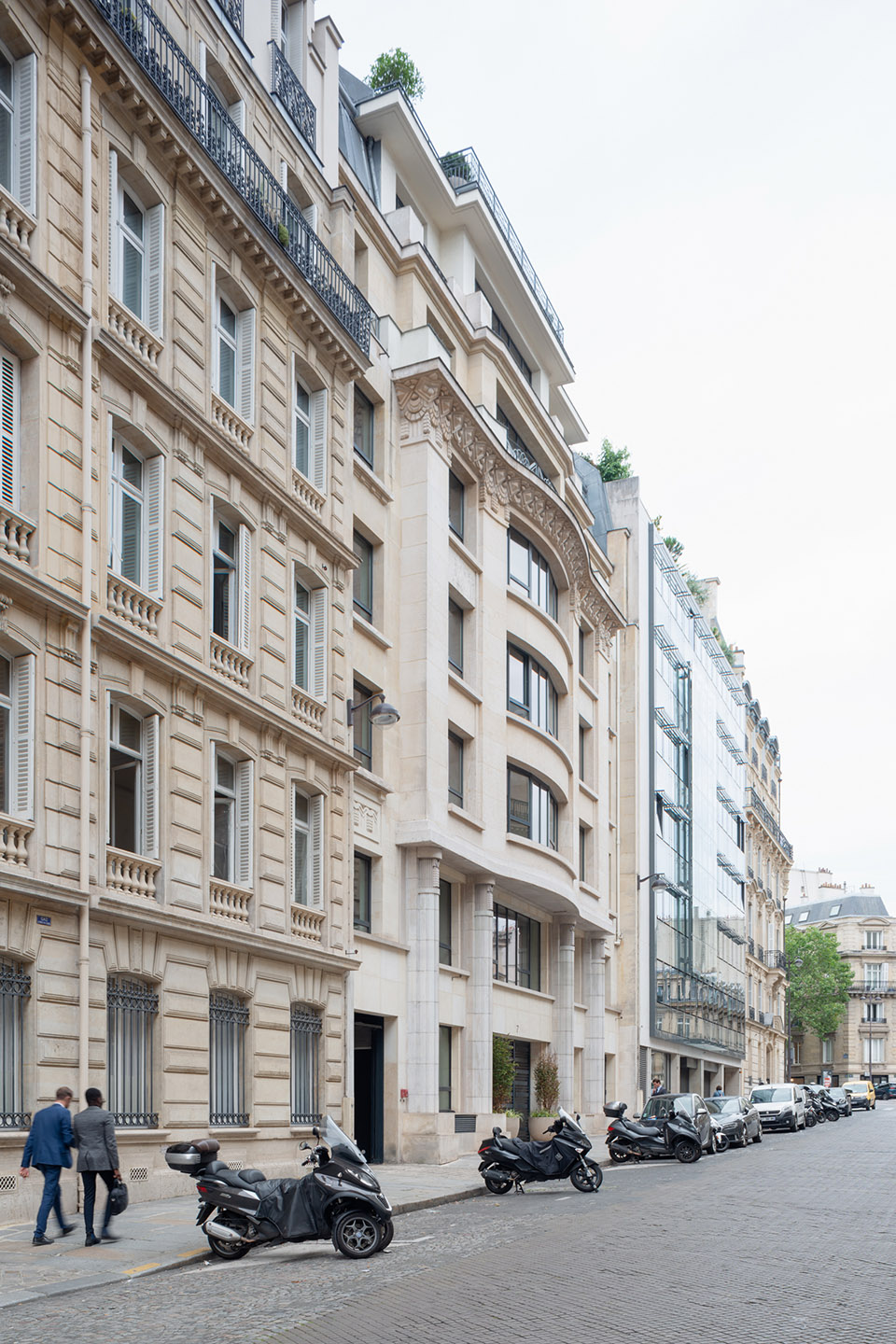 August Debouzy by studio razavi architecture - 谷德设计网