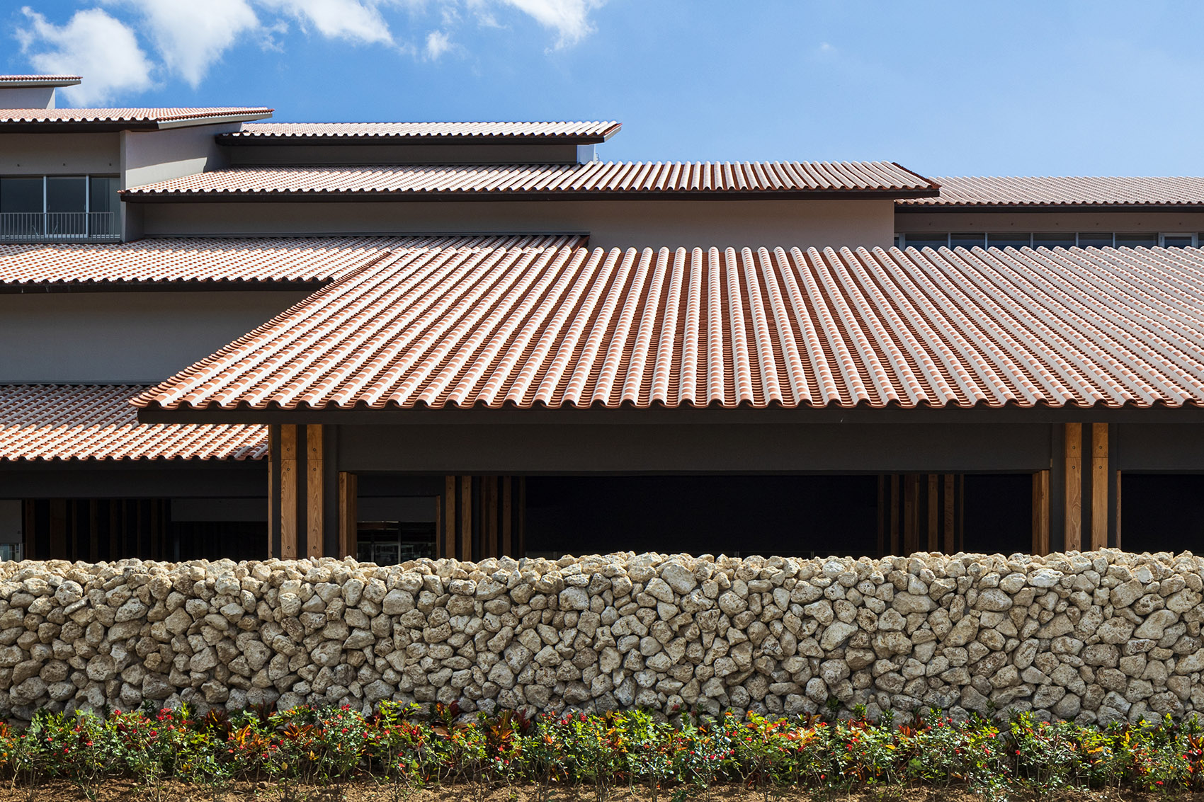 Ishigaki City Hall by Kengo Kuma and Associates - 谷德设计网