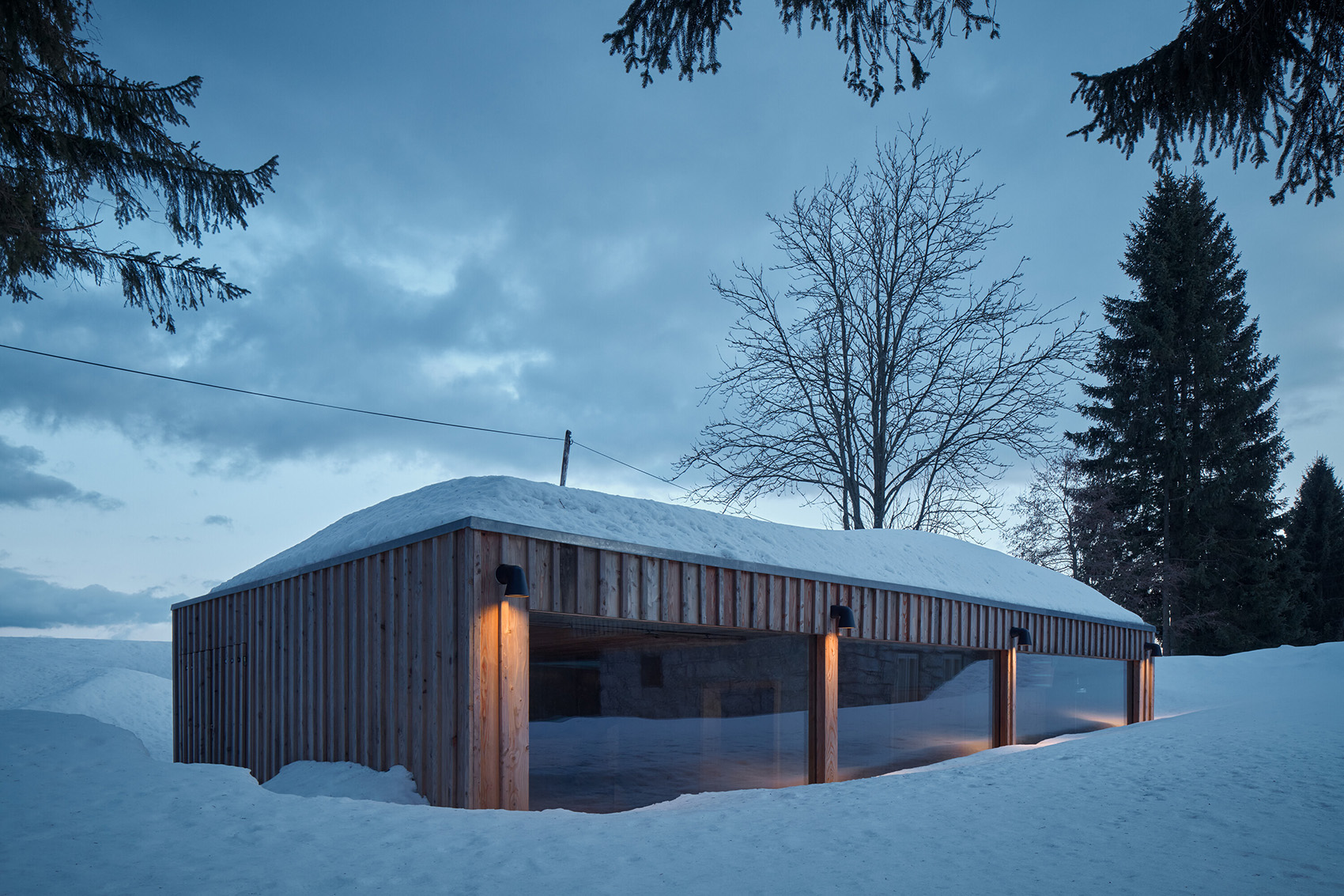 The Glass Cabin by Mjölk architekti - 谷德设计网