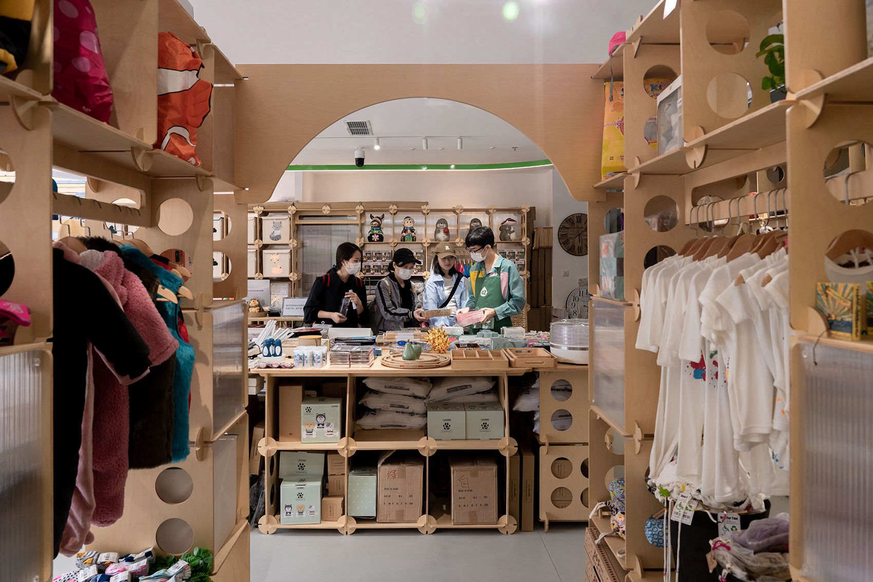 Space and furniture design for Buy42 by Studio Dali - 谷德设计网