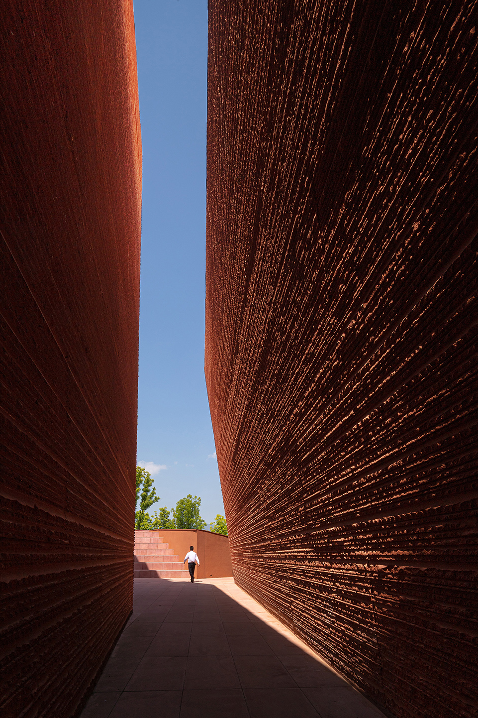Yunnan Dongfengyun Art Center by Fanhao Meng – line+ & gad - 谷德设计网