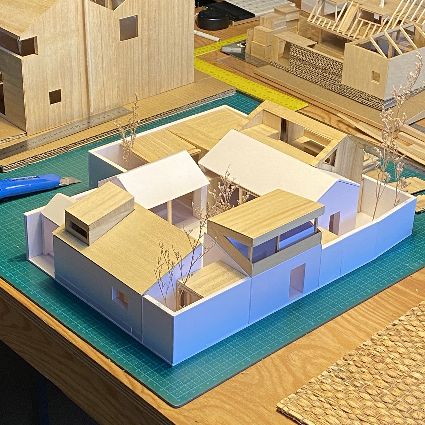 House Over the Wall by Chaoffice - 谷德设计网