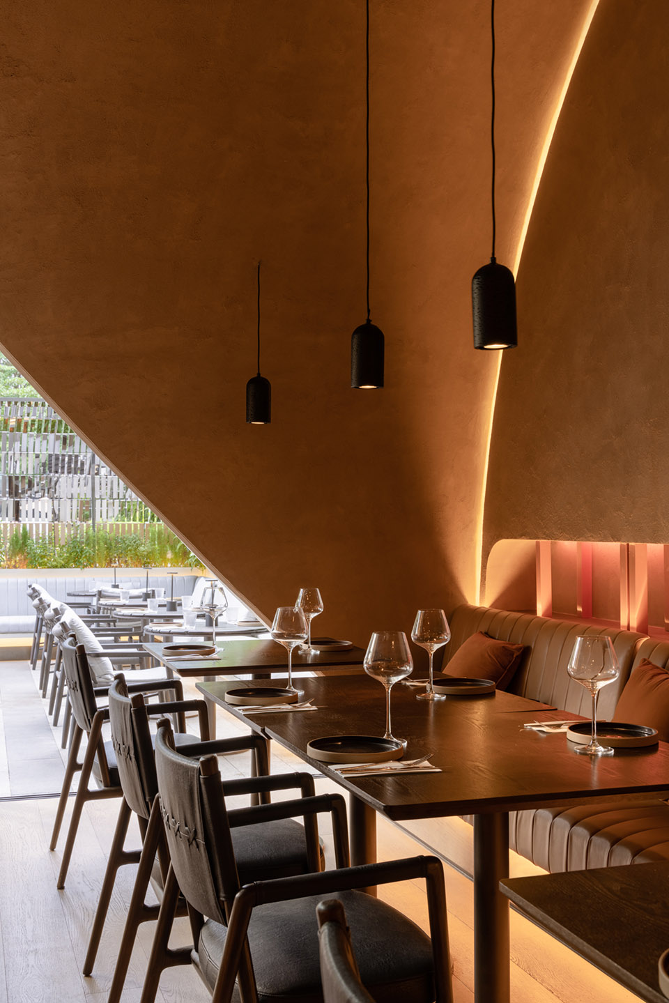 B3 Bar by RooMoo Design Studio - 谷德设计网