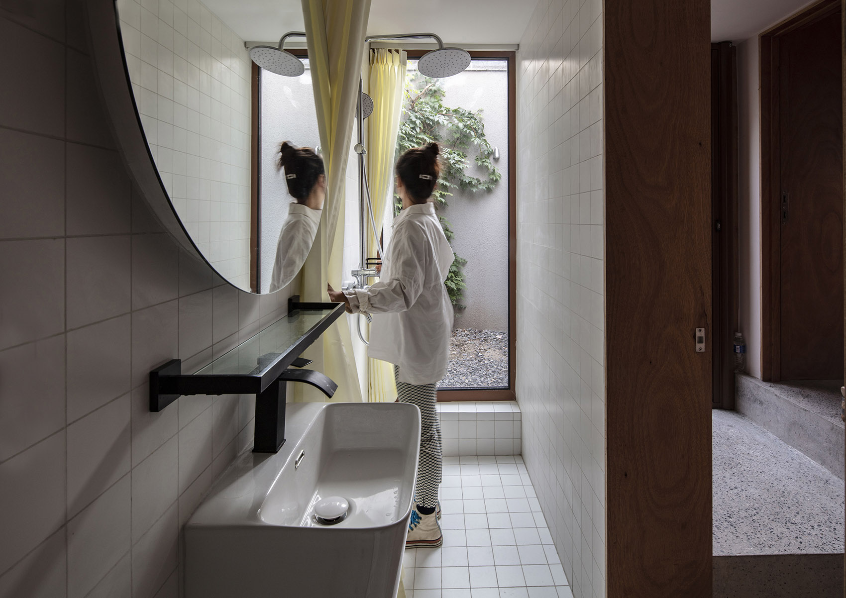 House Over the Wall by Chaoffice - 谷德设计网