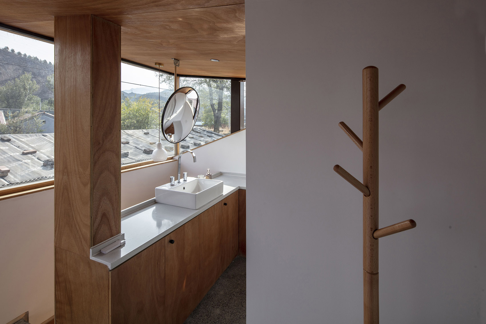 House Over the Wall by Chaoffice - 谷德设计网