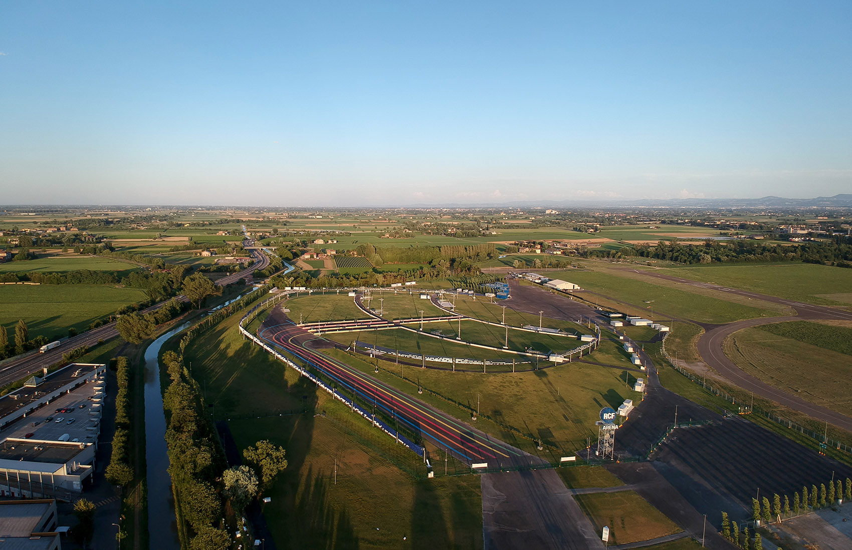 RCF Arena by lotti + Pavarani, Tassoni and LSA - 谷德设计网