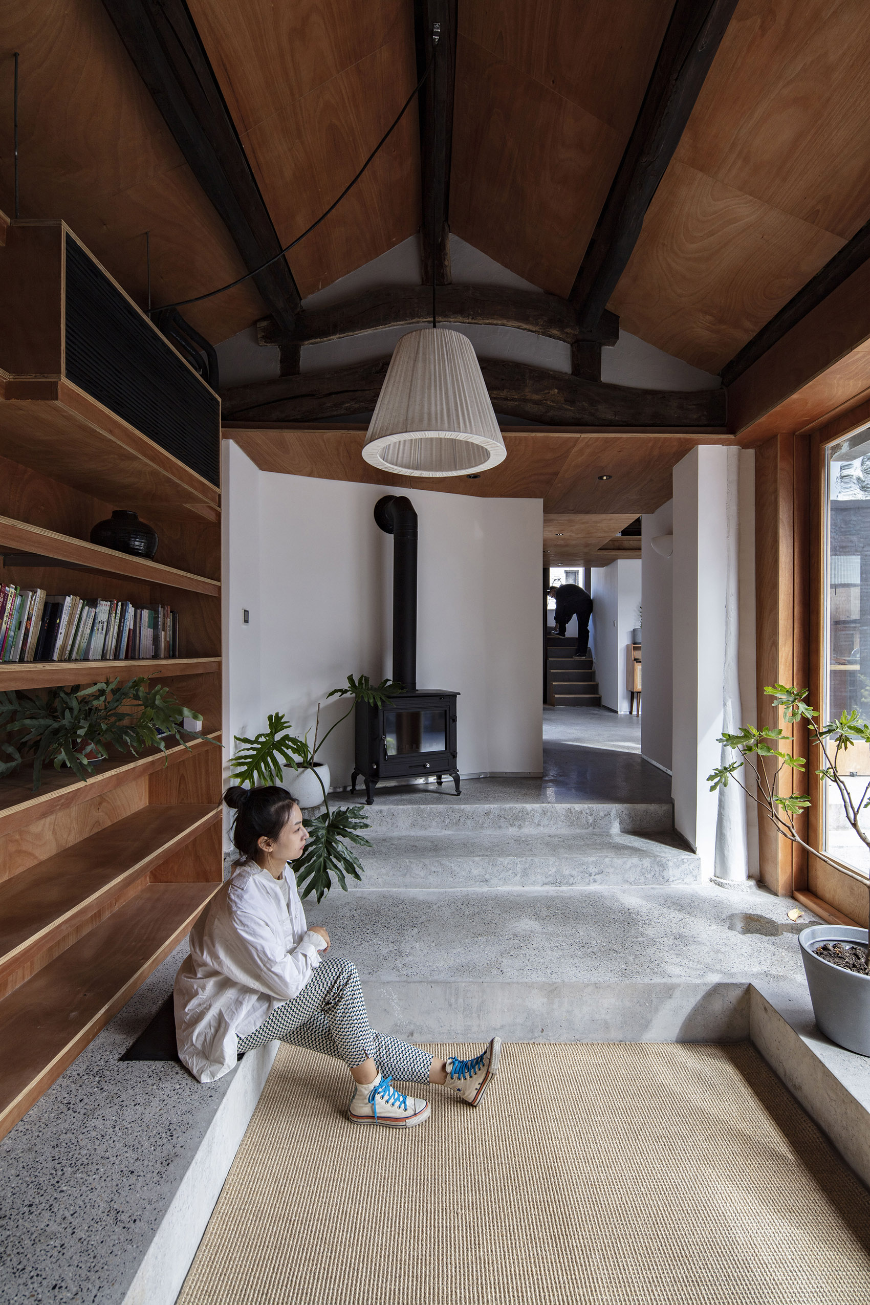 House Over the Wall by Chaoffice - 谷德设计网