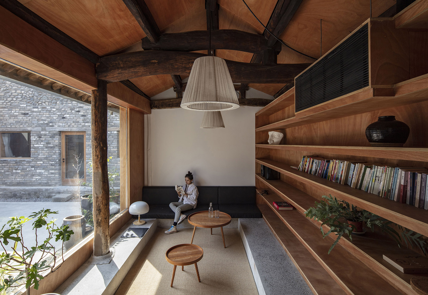 House Over the Wall by Chaoffice - 谷德设计网