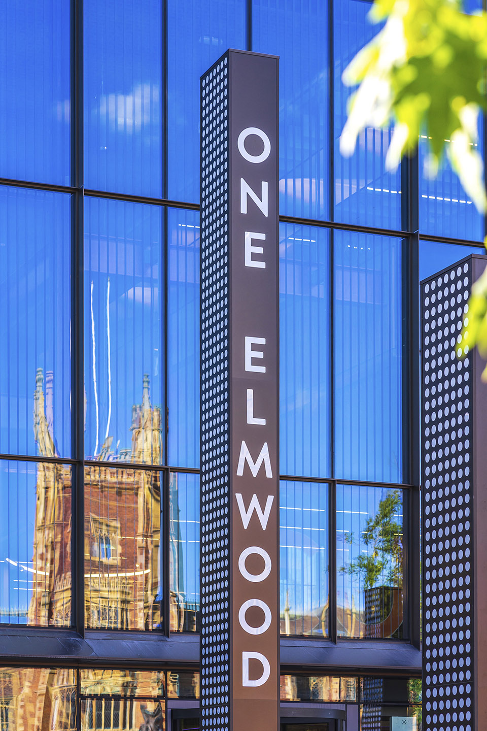 One Elmwood Center of Queen’s University Belfast by Hawkins\Brown + RPP Architects - 谷德设计网