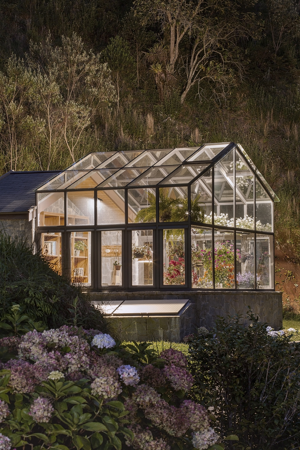 Araucária Greenhouse by Angá Arquitetura - 谷德设计网