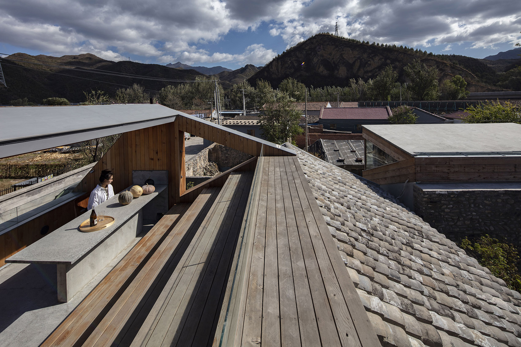 House Over the Wall by Chaoffice - 谷德设计网