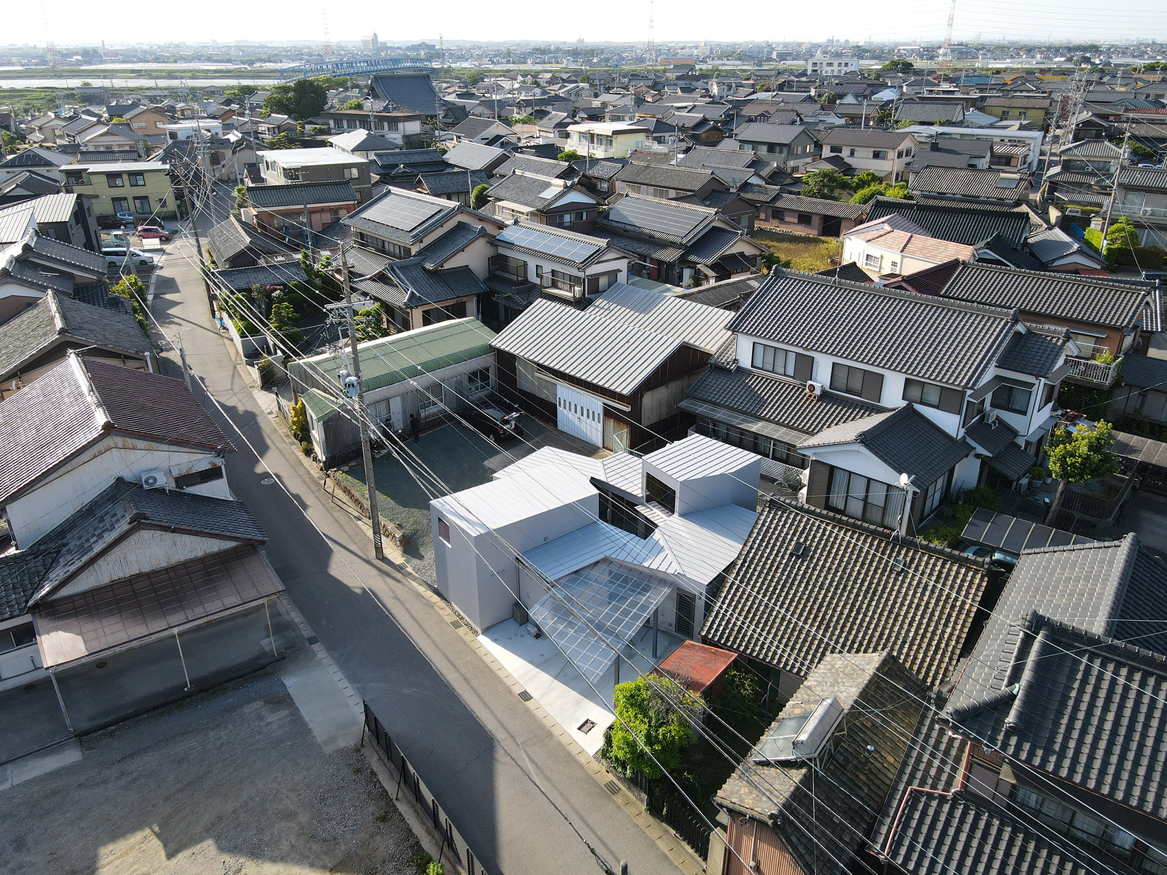 Courtyard House with Seven Rooms by Takayuki Kuzushima and Associates ...